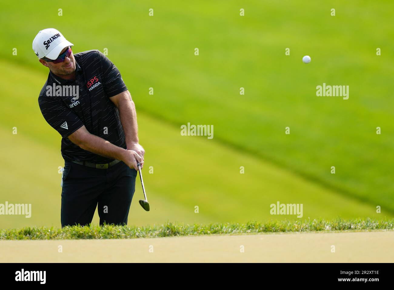 Ryan Fox, of New Zealand, chips to the green on the 18th hole during ...
