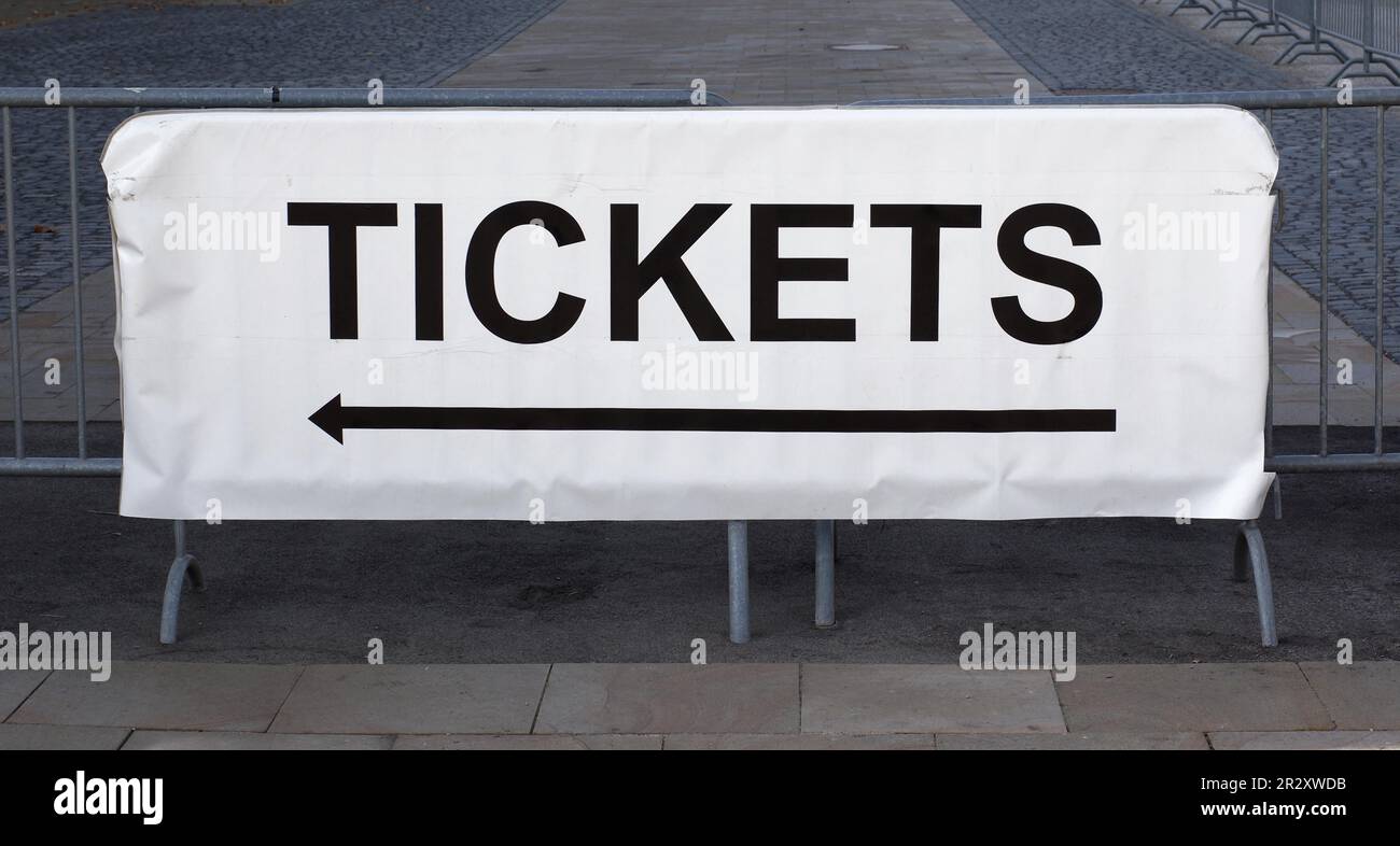 Barricade sign hi-res stock photography and images - Alamy