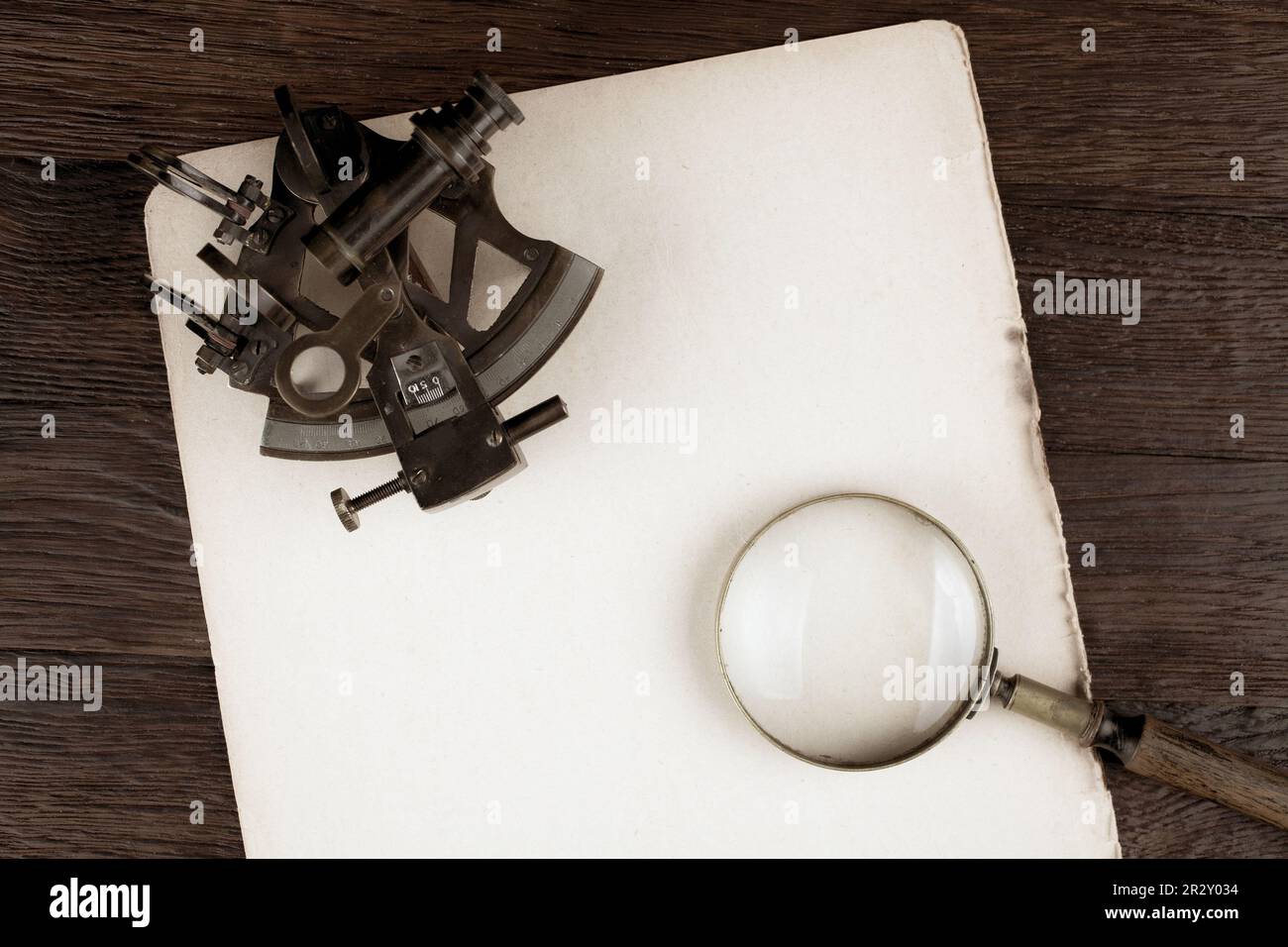 Antique brass sextant hi-res stock photography and images - Alamy
