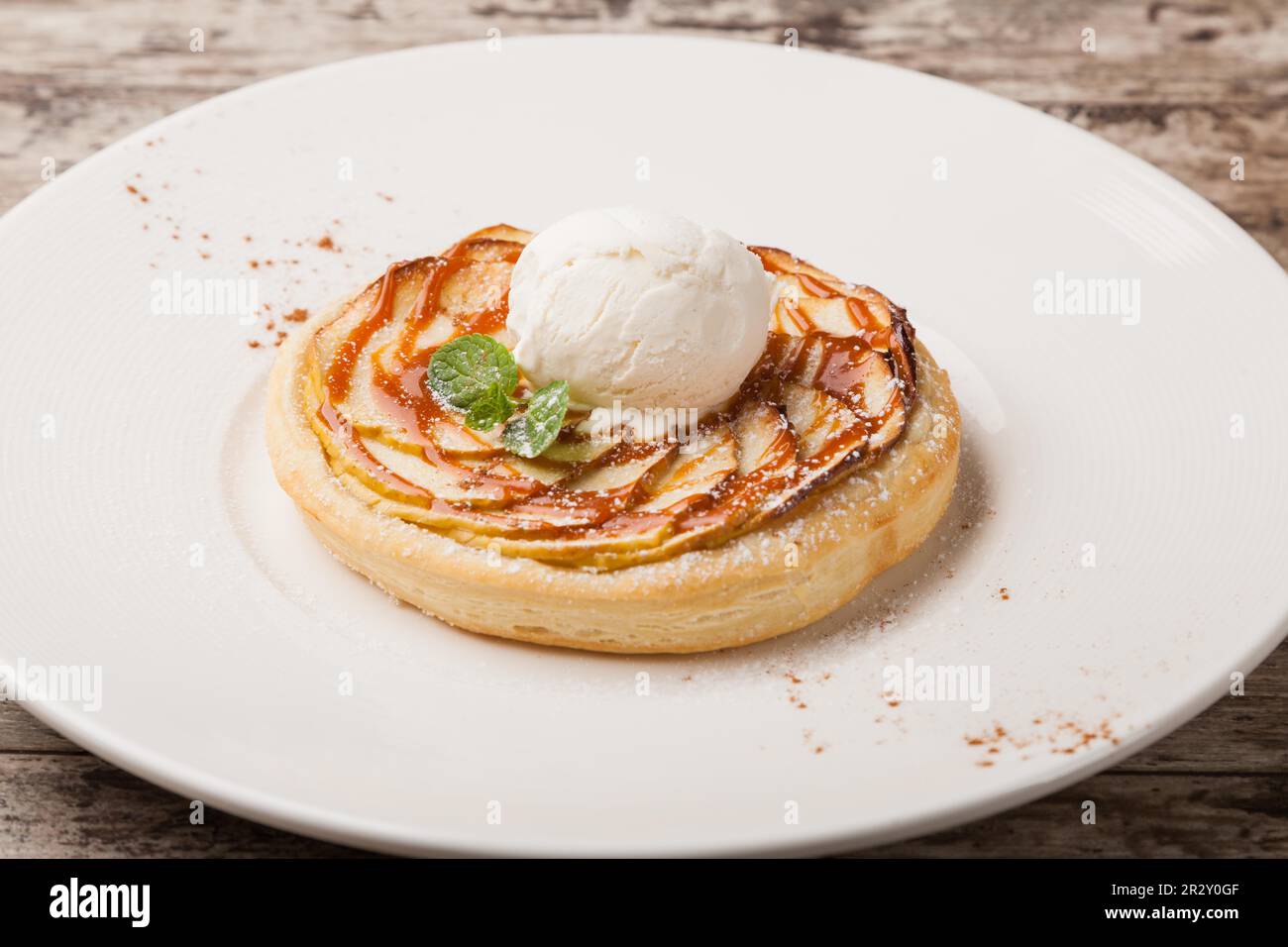 Apple pie on a plate Stock Photo - Alamy
