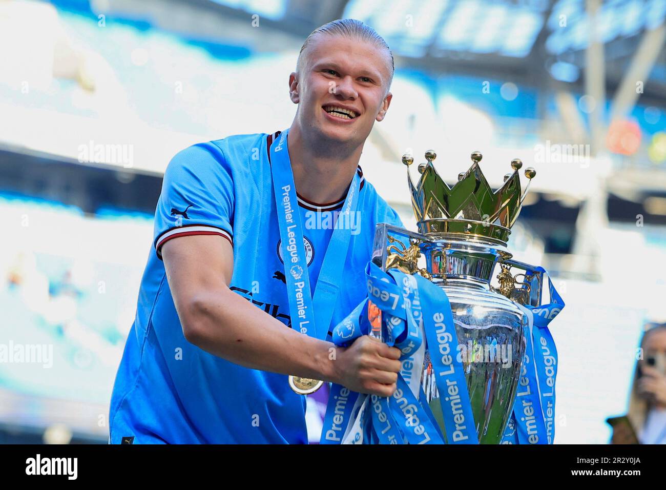 Erling haaland manchester city trophy hi-res stock photography and ...