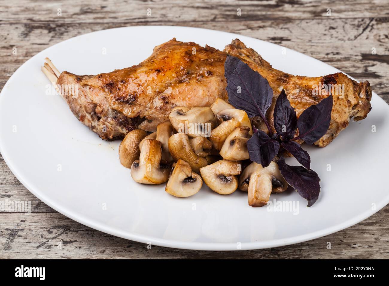 Oven baked rabbit legs hi-res stock photography and images - Alamy