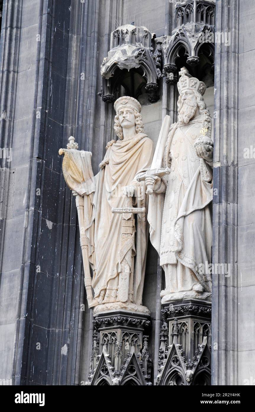 Statues, he, sculptures, entrance portal, facade, Cologne, Cathedral ...