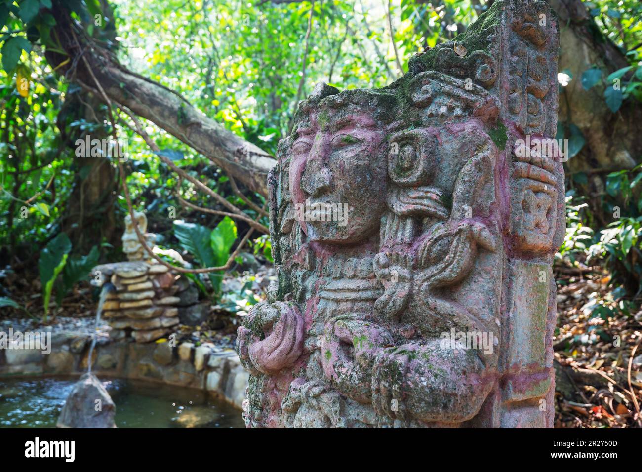 Maya statue in the Honduras Stock Photo - Alamy
