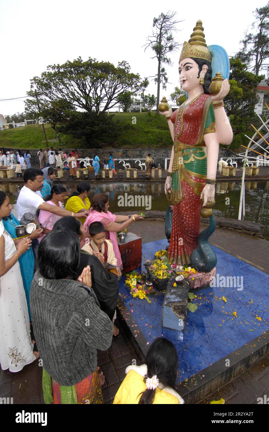 Pilgrims paying homage to Parvati, Indian Ocean, woman of Shiva, sacred ...