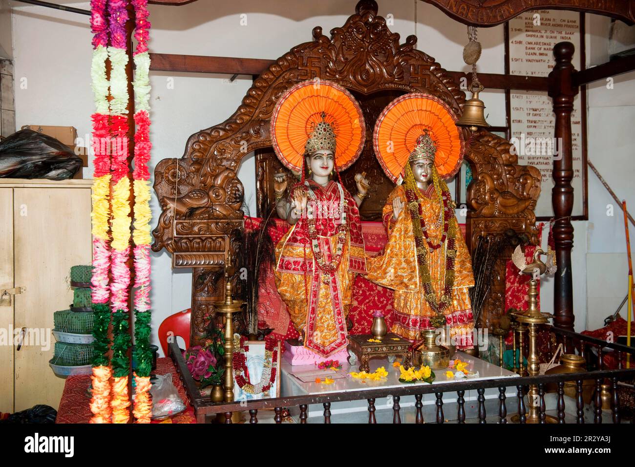 Shiva and Parvati, Indian Ocean, Gods of Hinduism, Sacred Hindu Lake ...
