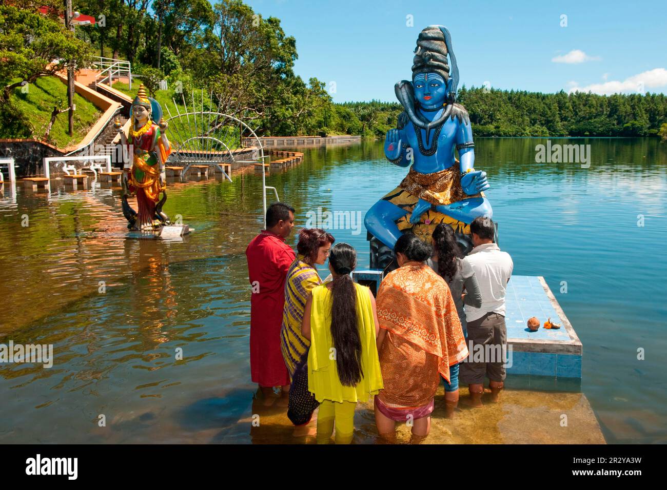 Pilgrims, Indian Ocean, paying homage to Shiva, Sacred Hindu Lake of ...
