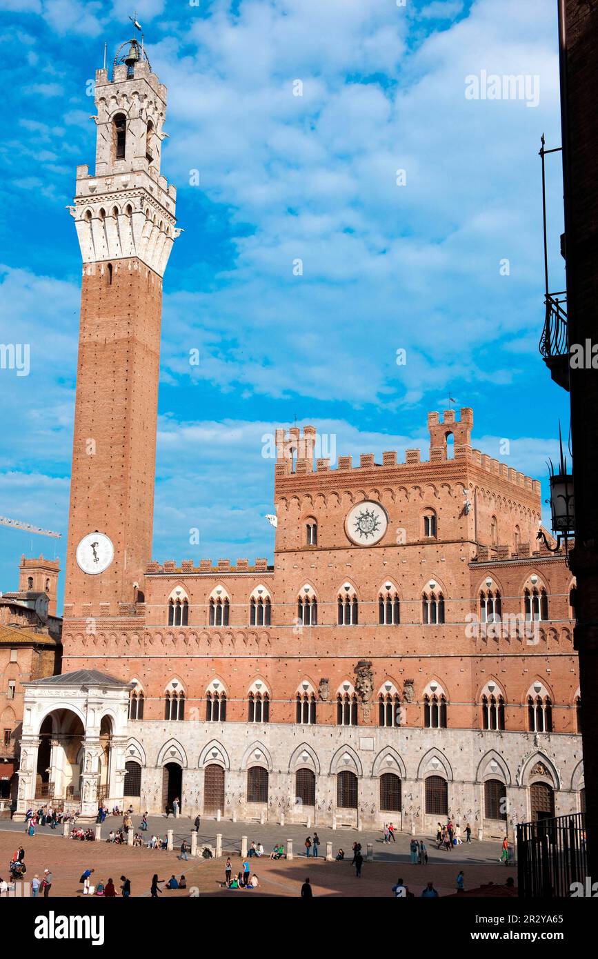 Palazzo pubblico europe hi-res stock photography and images - Alamy