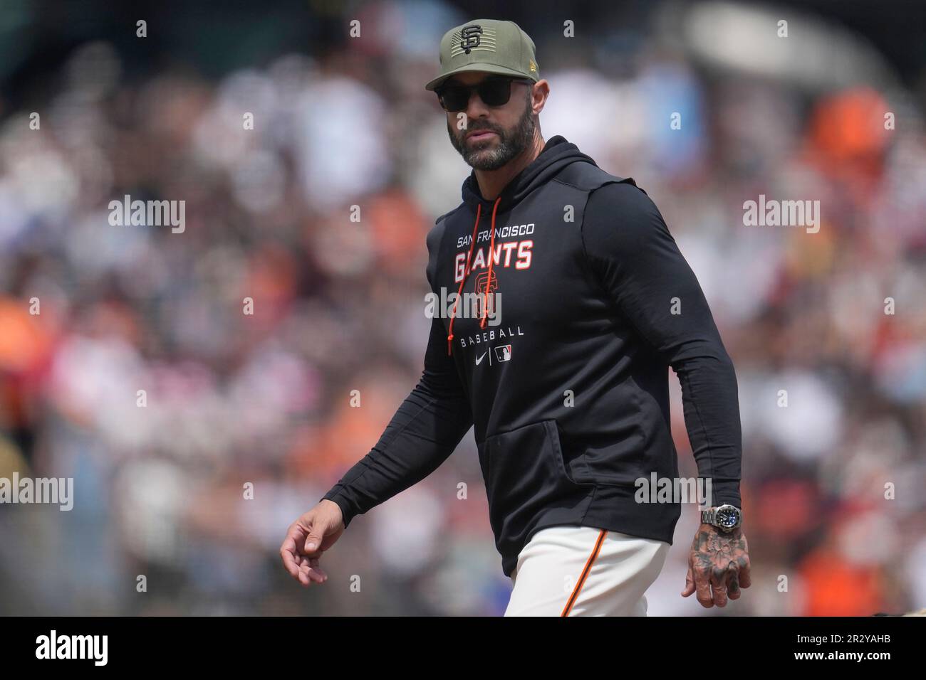 San Francisco Giants manager Gabe Kapler walks to the dugout after ...