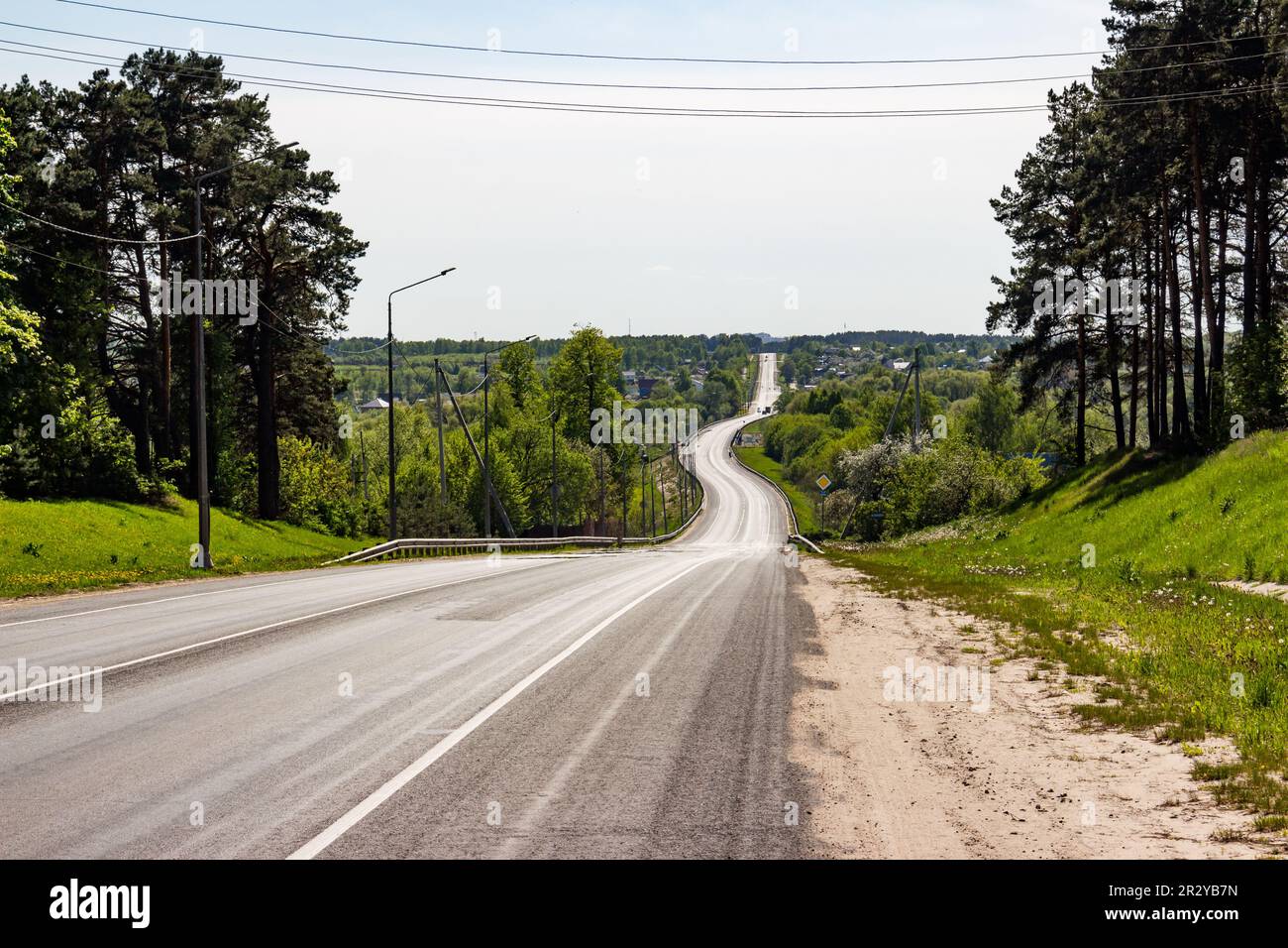Long highway hi-res stock photography and images - Alamy