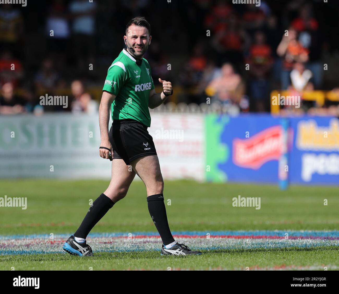 Referee liam moore hi-res stock photography and images - Alamy