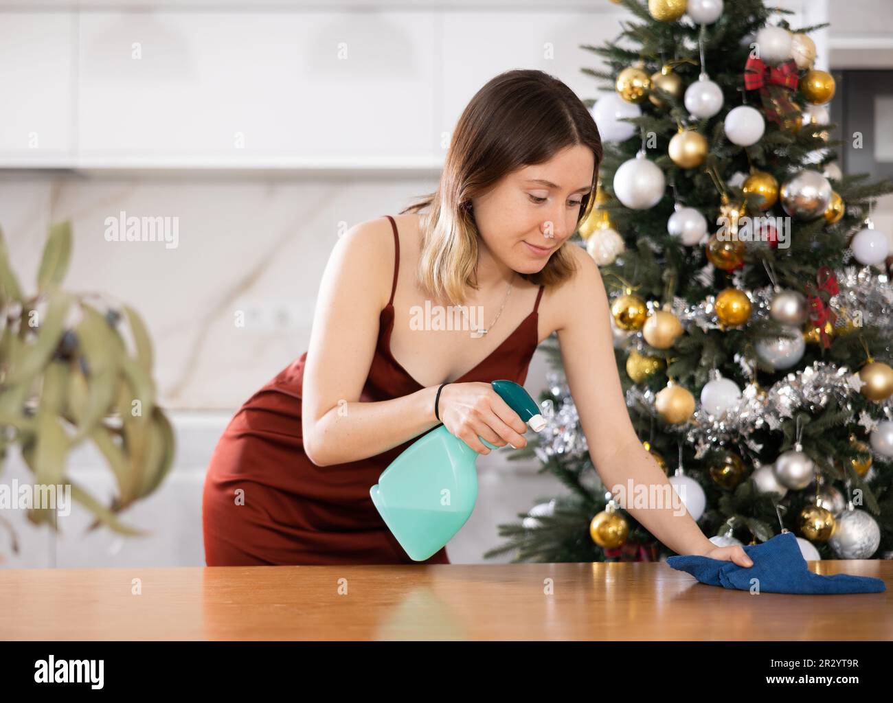 Damp cloth table hi-res stock photography and images - Alamy