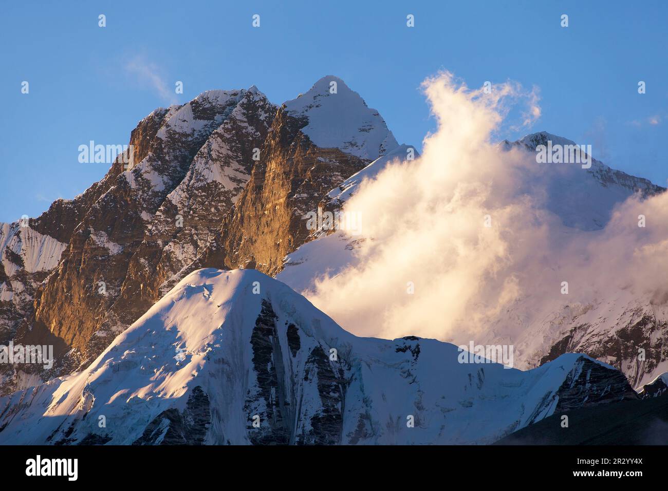 Evening sunset view of Mount Everest Lhotse and Lhotse Shar from Makalu ...