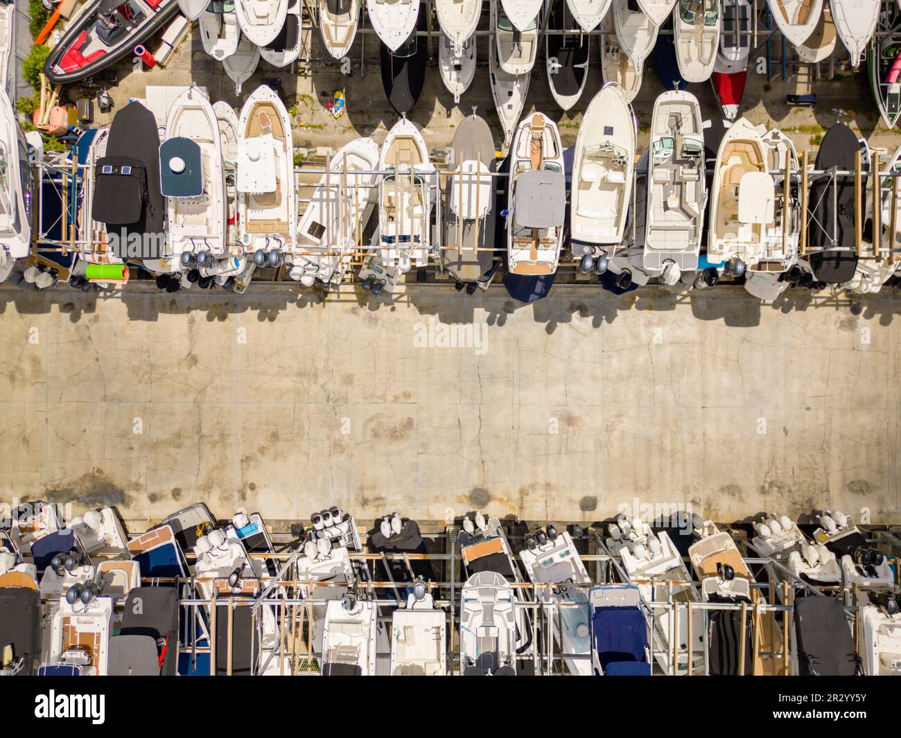 Aerial overhead photo boat dry storage multilevel dock Stock Photo - Alamy