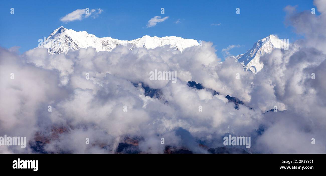 Mount Makalu in the middle of clouds, Nepal Himalayas, Makalu Barun ...