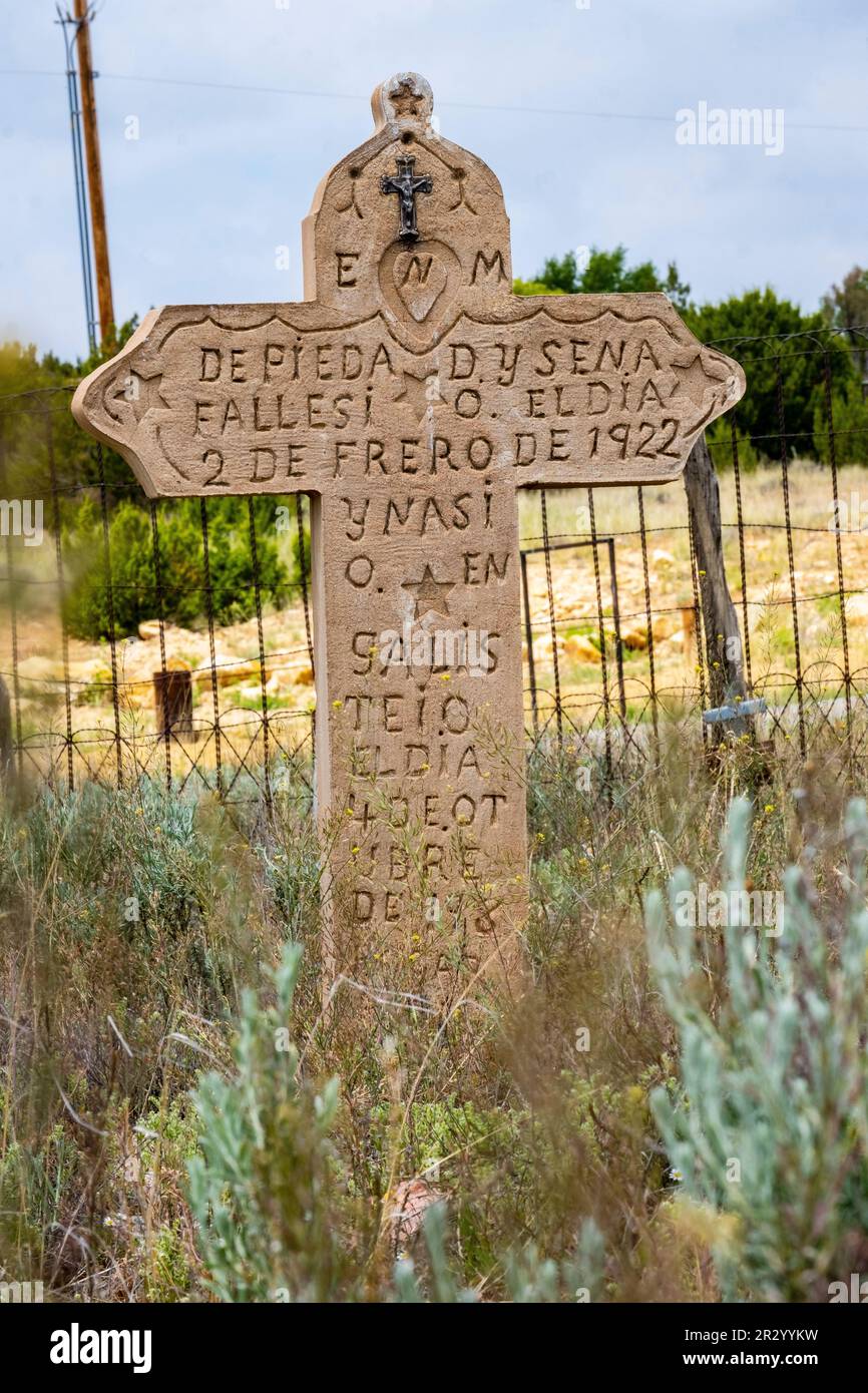 1920s gravestone written in Spanish in the cemetery at Galisteo, New ...