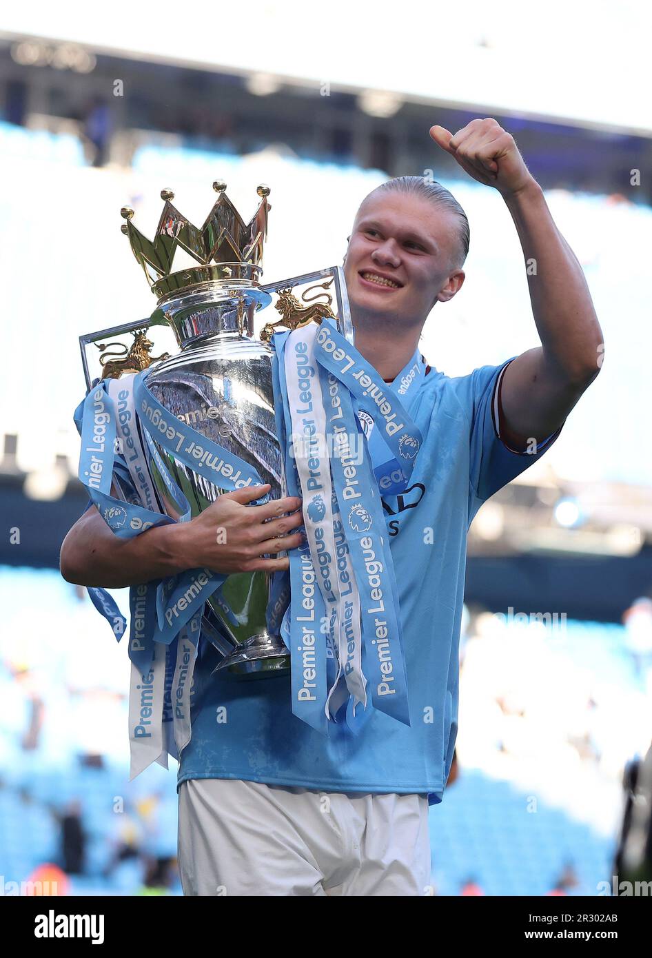 Erling haaland premier league trophy hi-res stock photography and ...