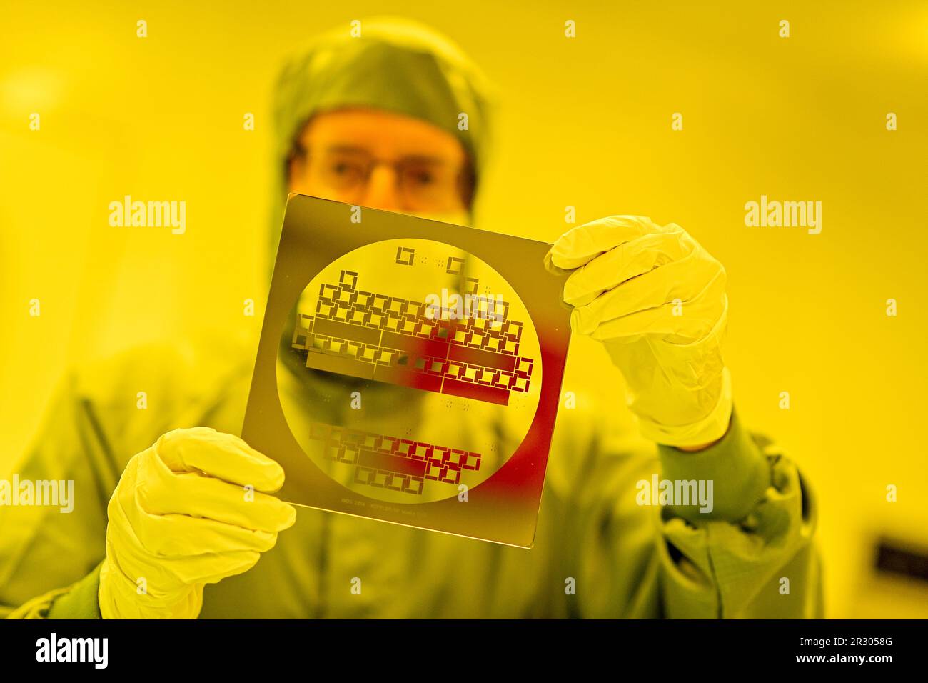 Semiconductor wafer germany hi-res stock photography and images - Alamy