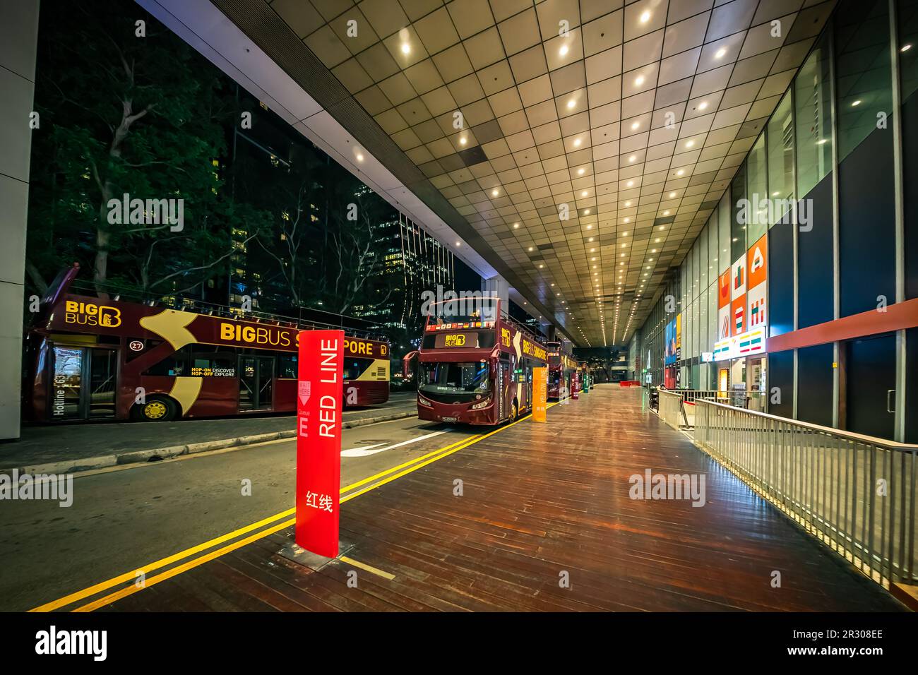 Big Bus Pick up point at Suntec City for City Tour (Yellow Route) and Heritage Tour (Red Route ...
