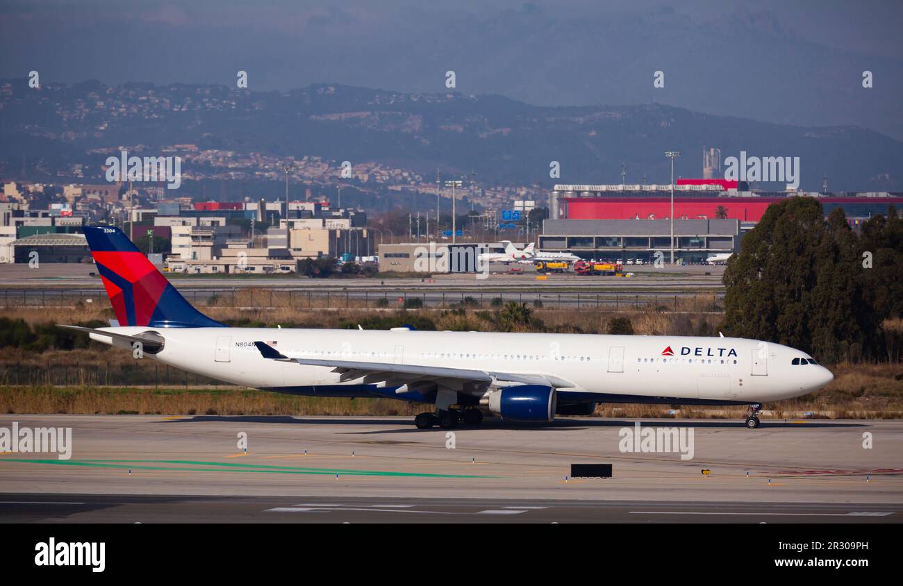 Passenger Airplane of Delta airlines getting ready for take-off Stock ...