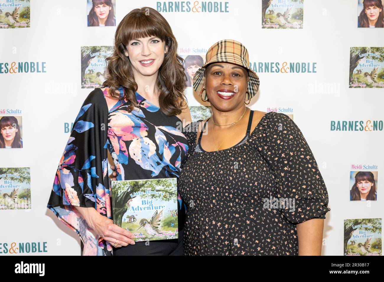 Heidi schultz reads and signs little dinkys big adventure hi-res stock ...