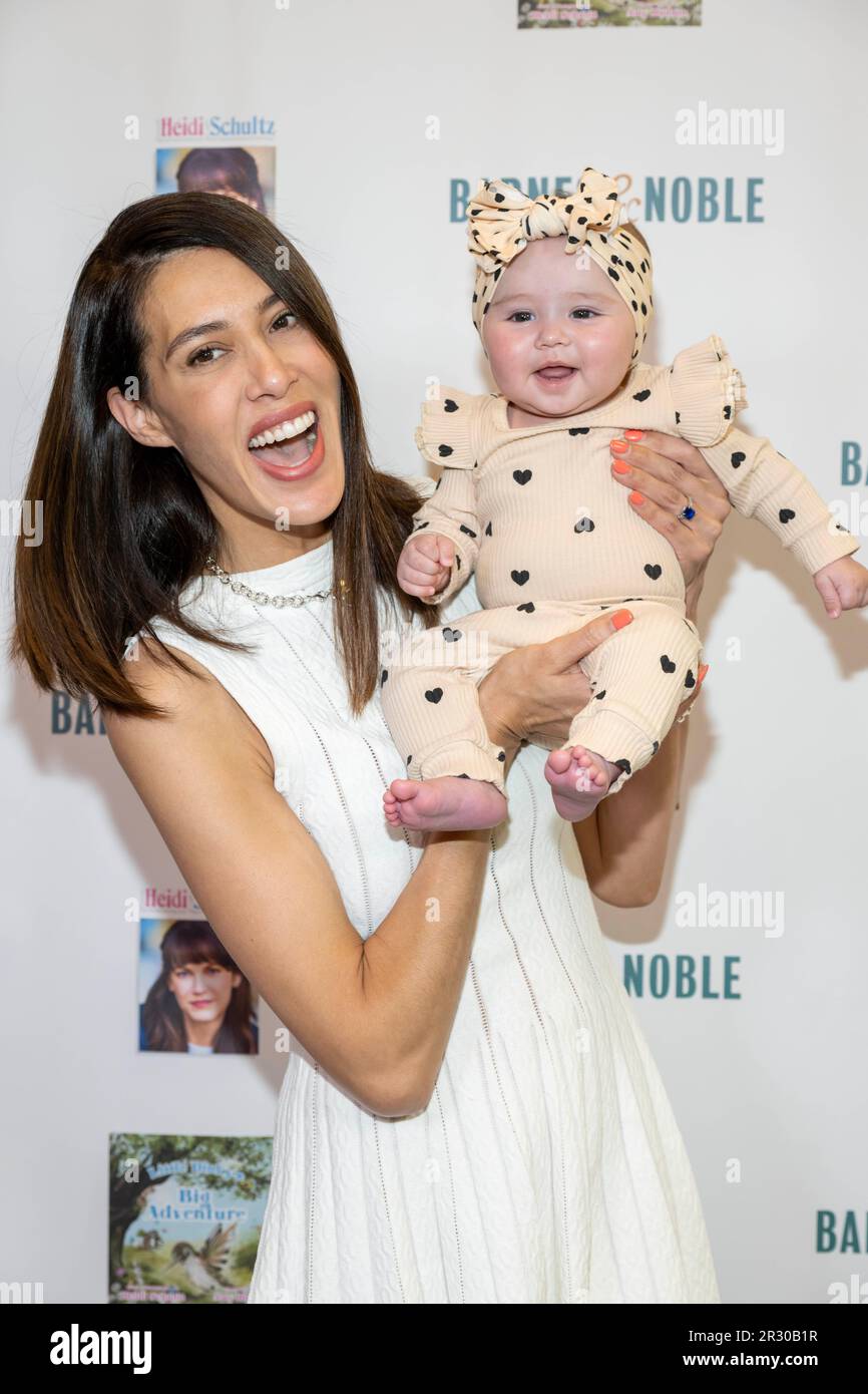 Photographer Rochelle Brodin attends Heidi Schultz Reads and Signs ...