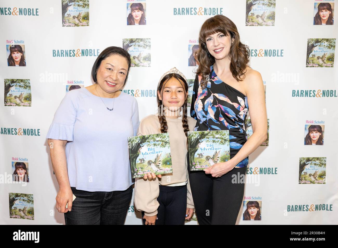 Heidi schultz reads and signs little dinkys big adventure hi-res stock ...