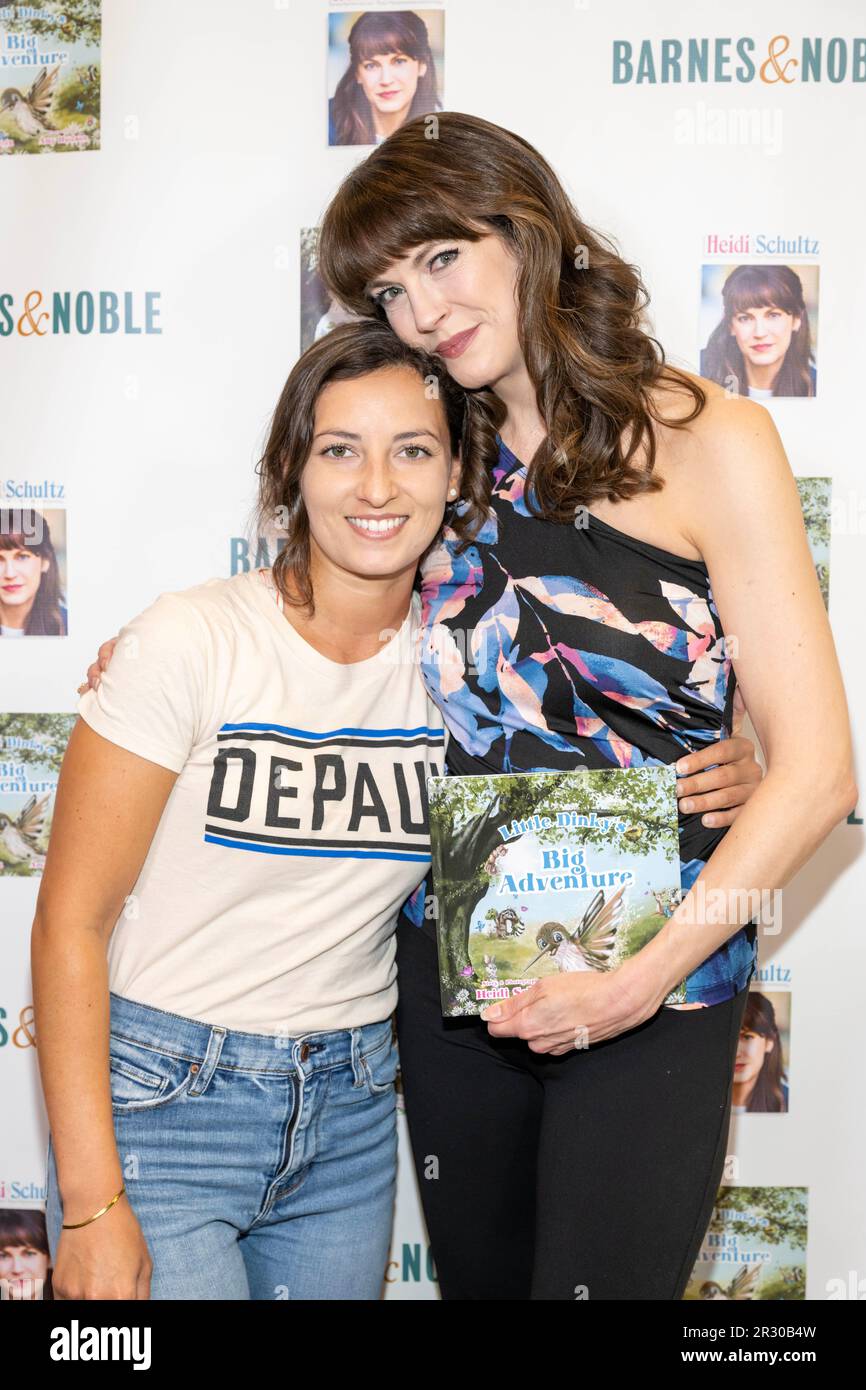 Heidi schultz reads and signs little dinkys big adventure hi-res stock ...