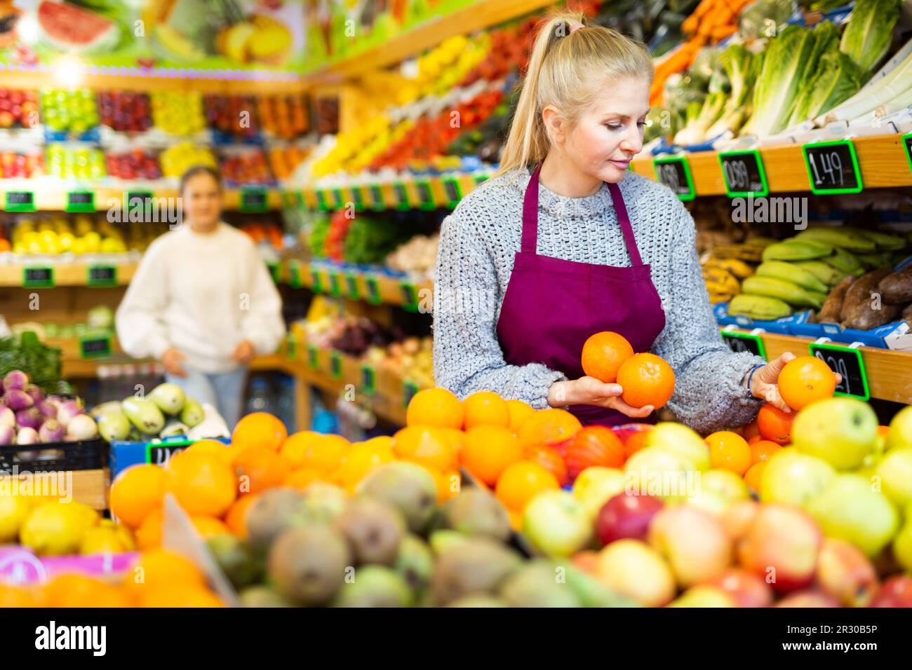 Female staff arranging fruits hi-res stock photography and images - Alamy