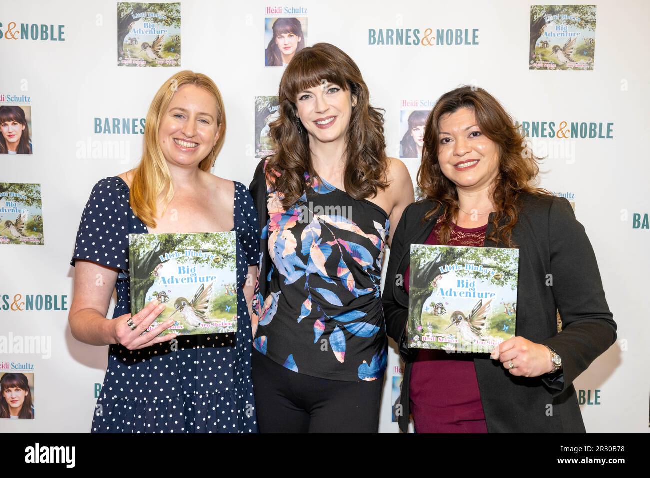 Heidi schultz reads and signs little dinkys big adventure hi-res stock ...