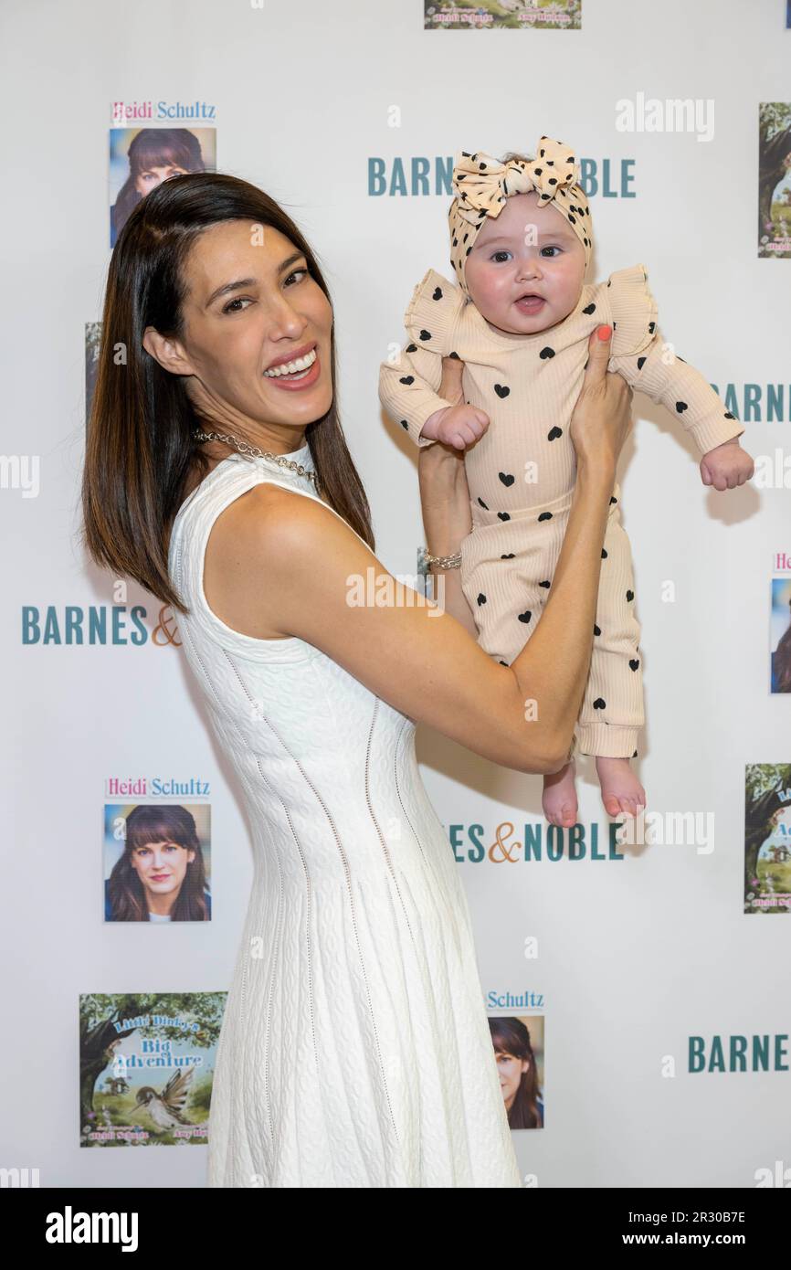 Photographer Rochelle Brodin attends Heidi Schultz Reads and Signs ...