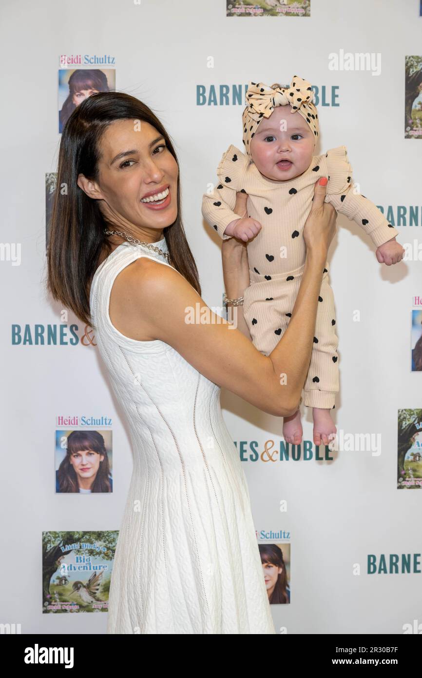 Photographer Rochelle Brodin attends Heidi Schultz Reads and Signs ...