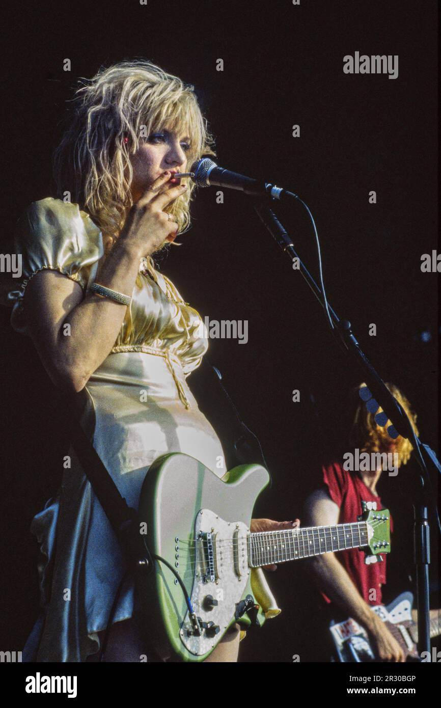 Courtney love hole 1994 hi-res stock photography and images - Alamy