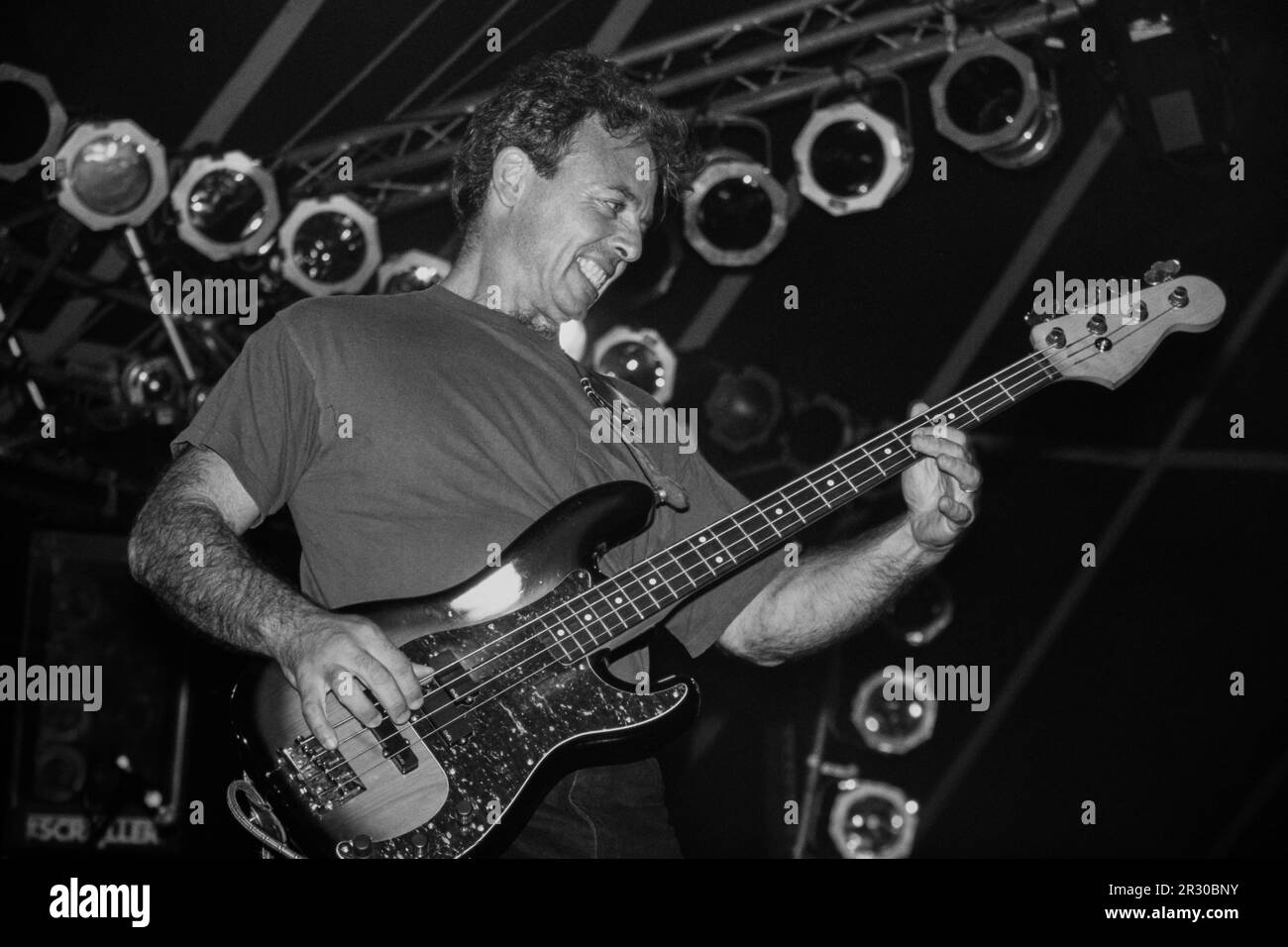 Reading, UK, 28 Aug., 1994: Bass player Tony Maimone, formerly of Pere ...