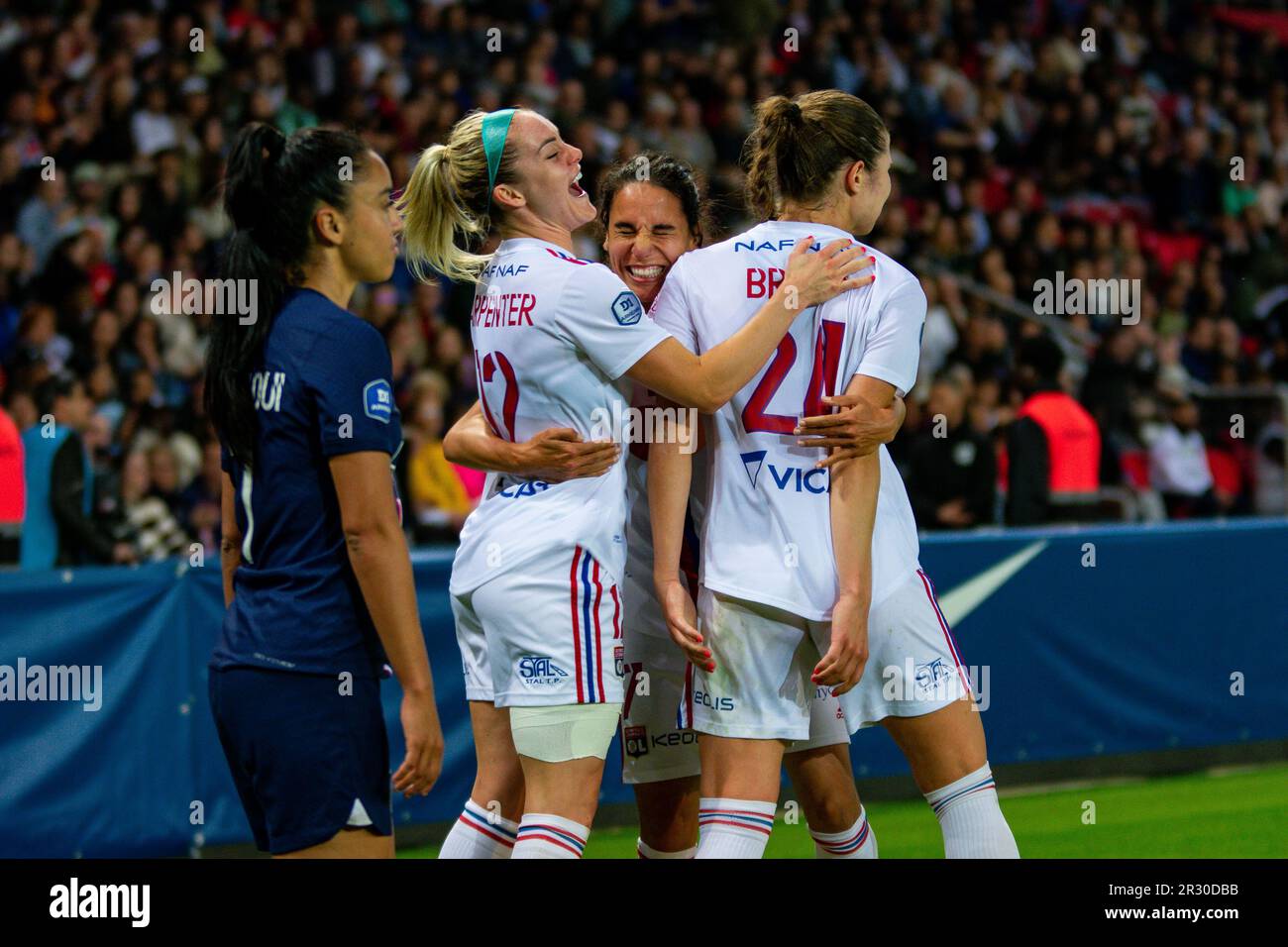 Ellie Carpenter of Olympique Lyonnais, Amel Majri of Olympique Lyonnais ...