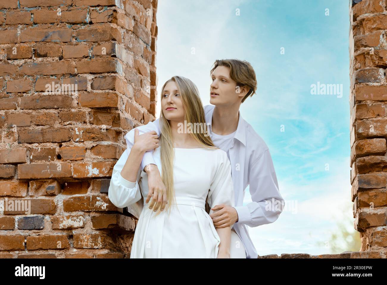 Couple hug love support hi-res stock photography and images - Alamy