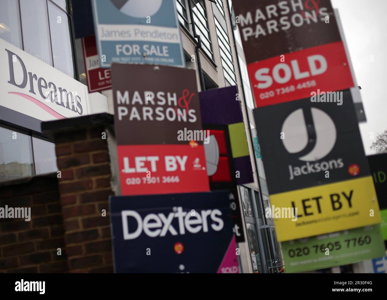 Rightmove 2018 hi-res stock photography and images - Alamy