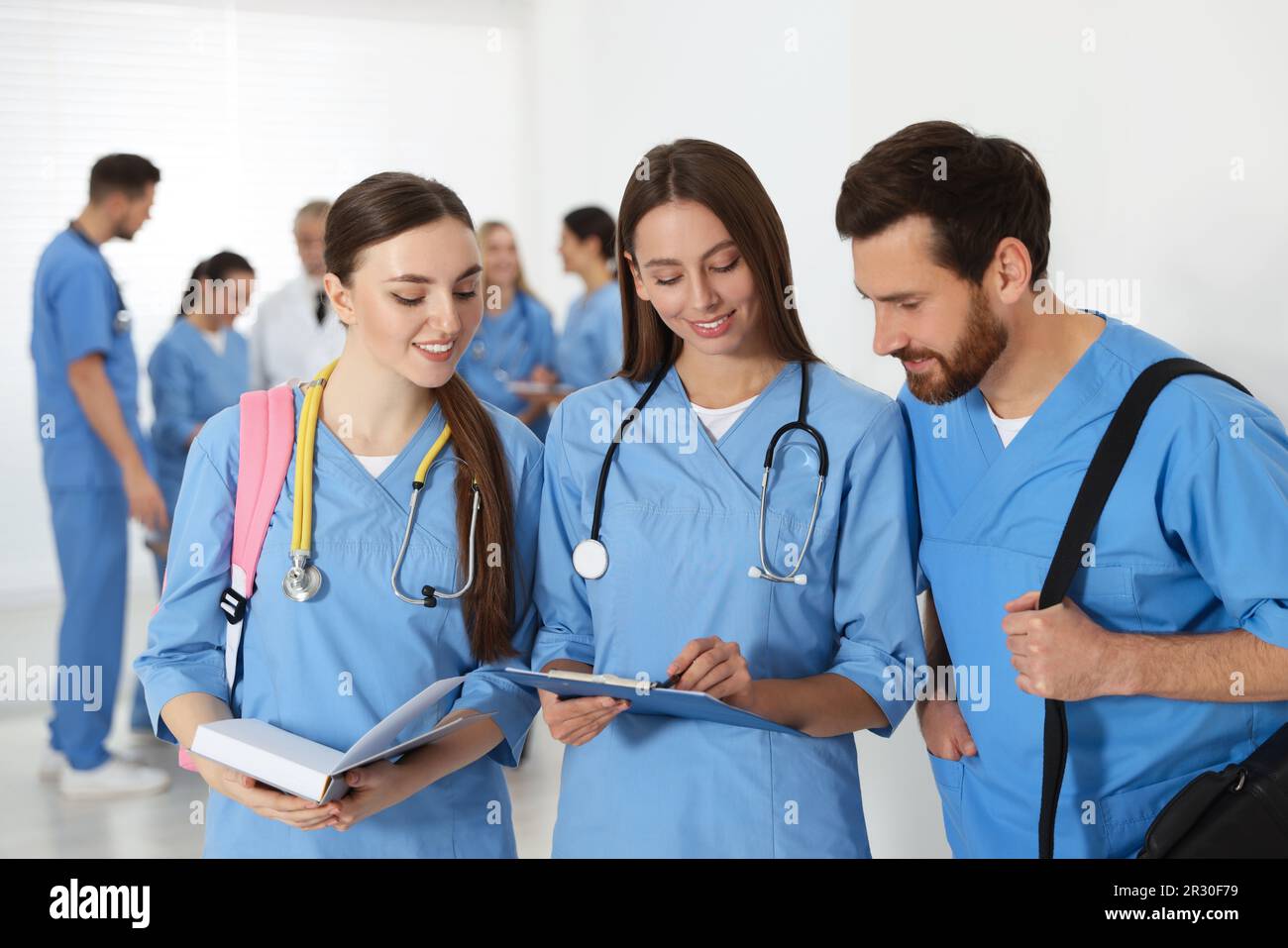 Young students wearing uniforms hi-res stock photography and images - Alamy
