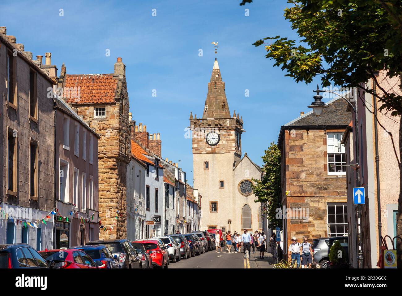 Pittenweem High Street looking towards Pittenweem Parish Church Stock ...