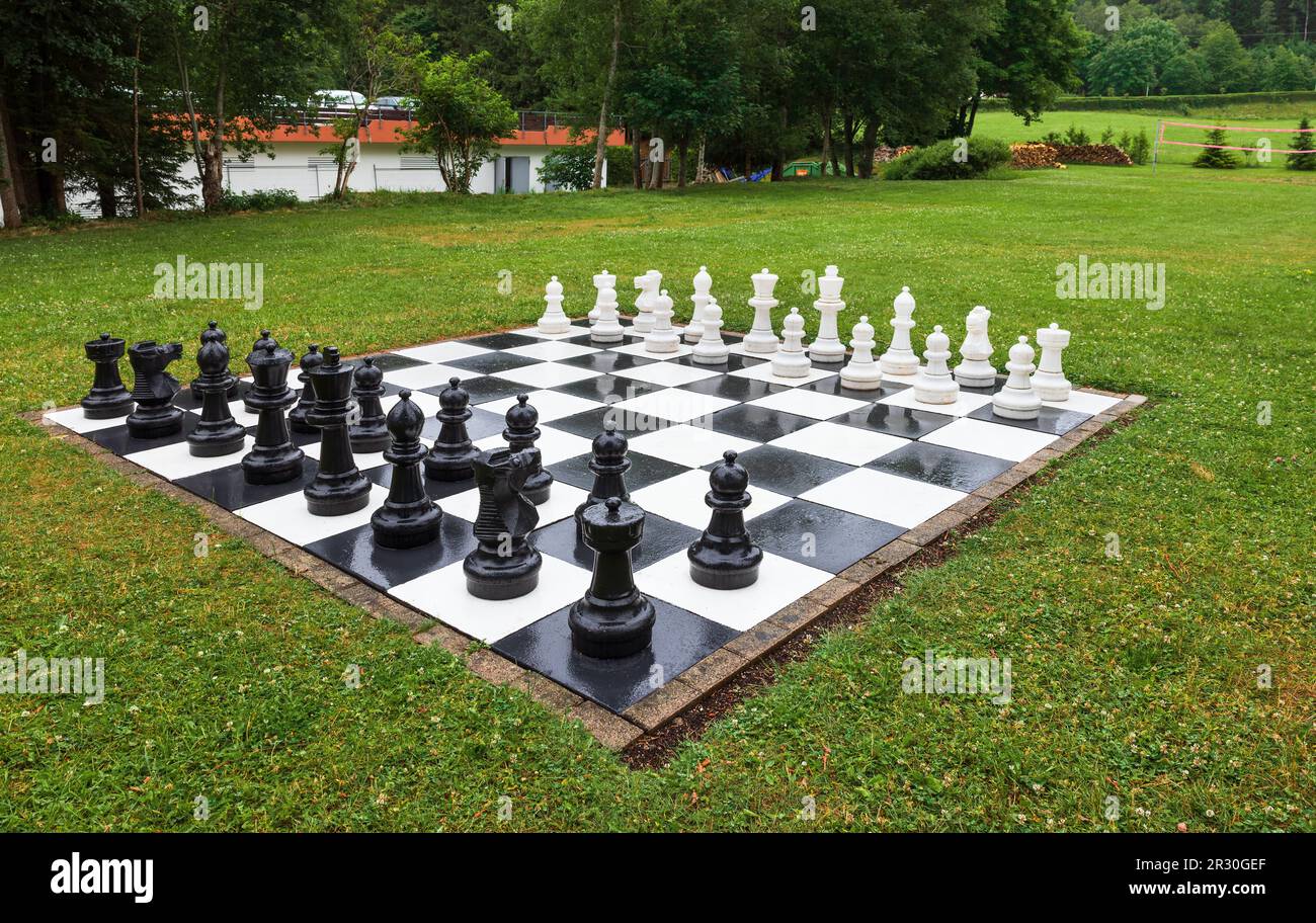 Street chess hi-res stock photography and images - Alamy