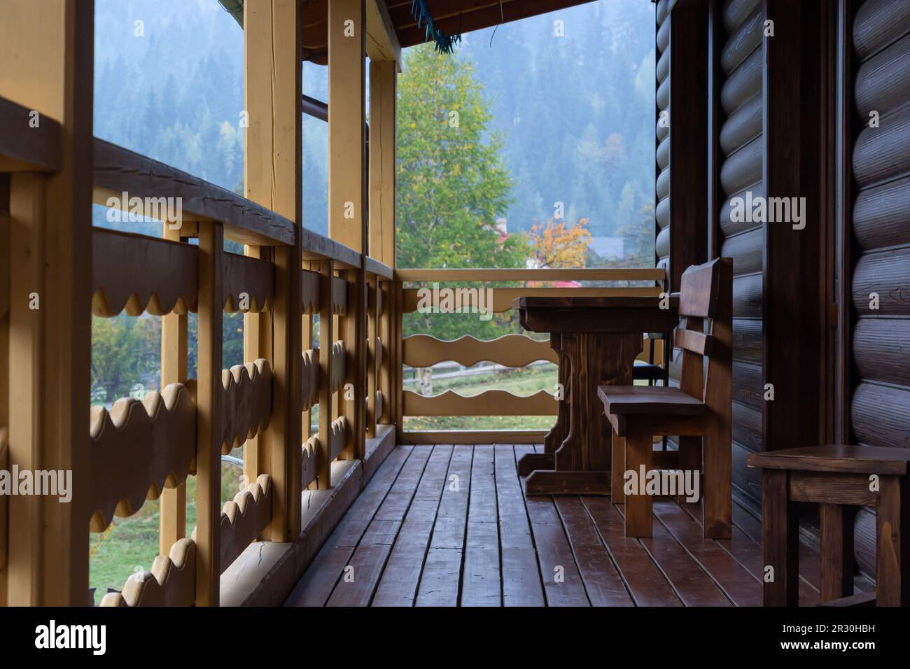Traditional house exterior modern hi-res stock photography and images ...