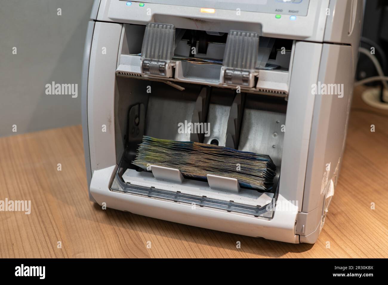 Money seen counted in machine Stock Photo - Alamy