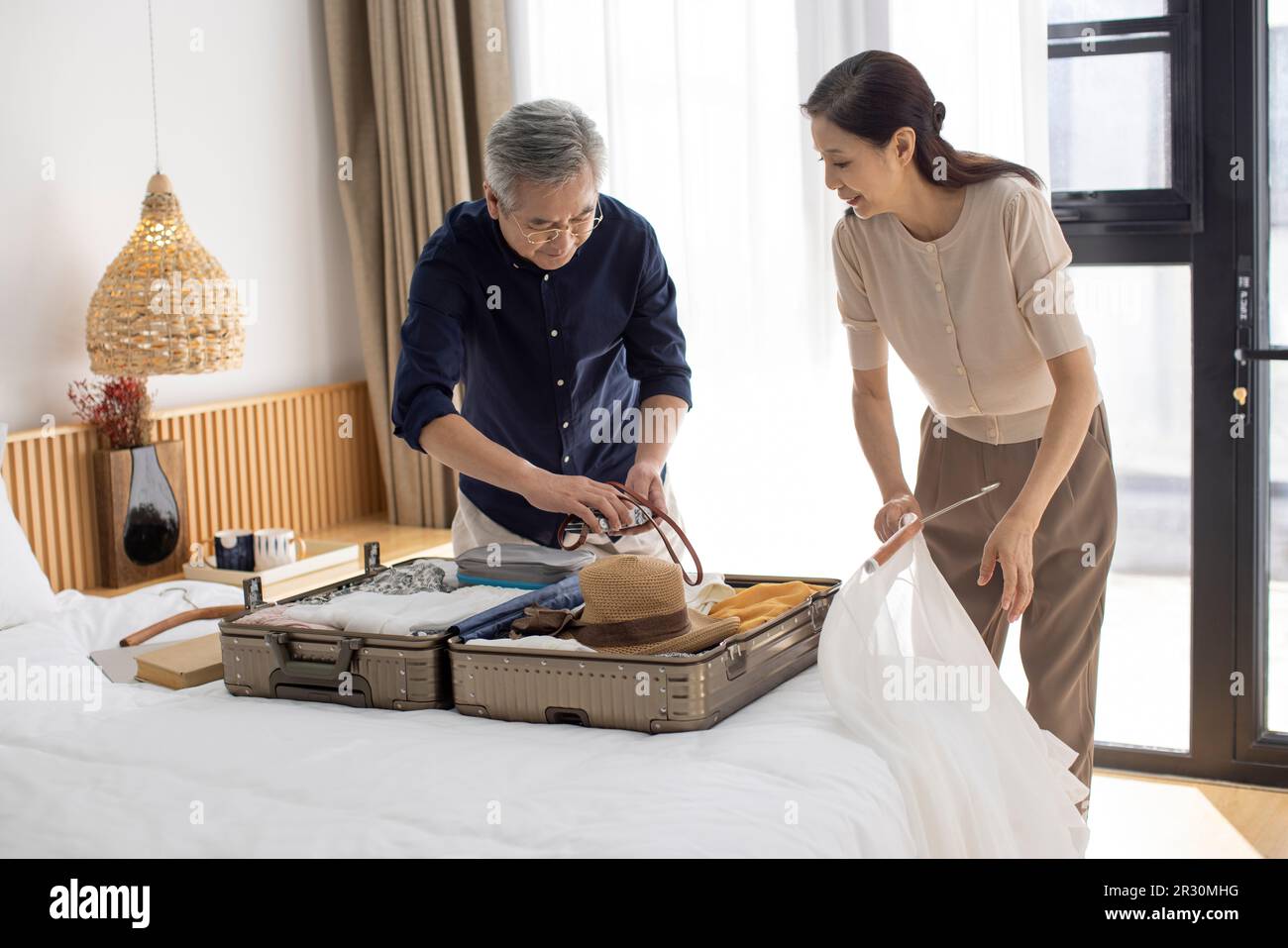 China couple suitcase hi-res stock photography and images - Alamy