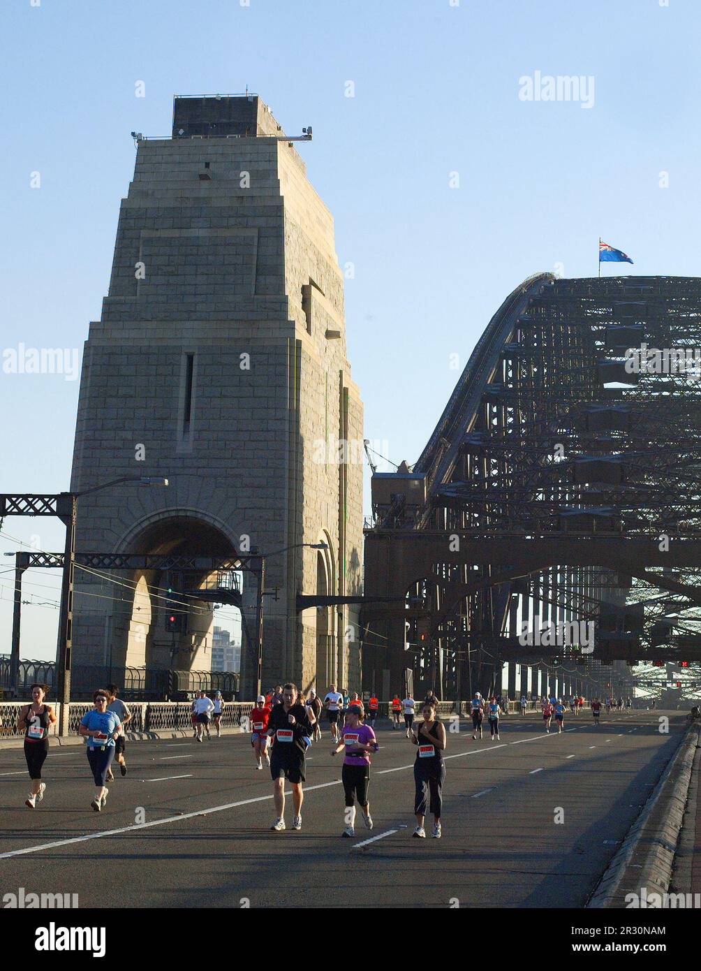 The 2006 Blackmores 'Bridge Run' public marathon in Sydney, Australia ...