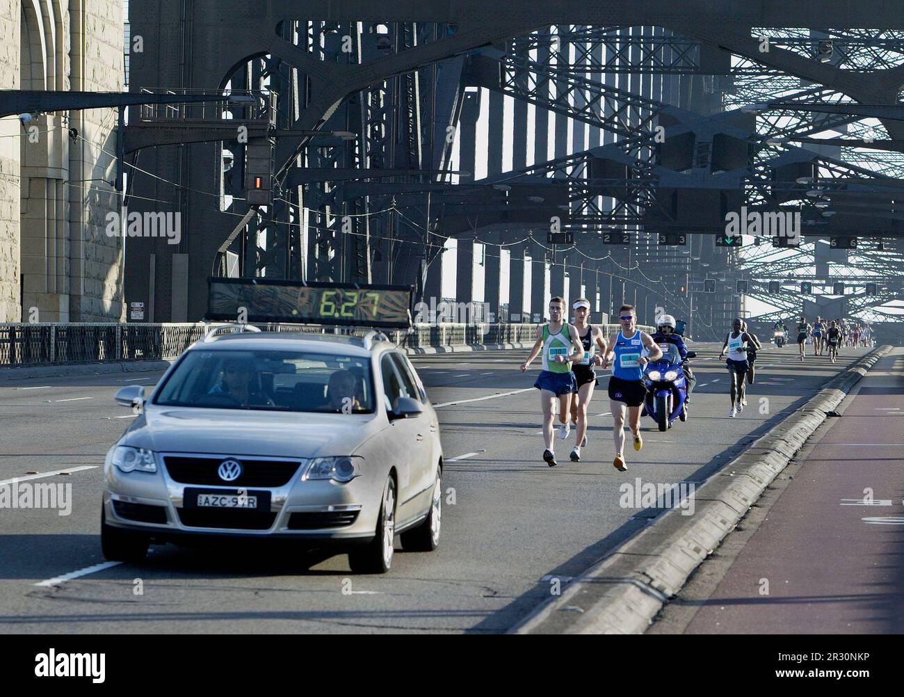 The 2006 Blackmores 'Bridge Run' public marathon in Sydney, Australia ...