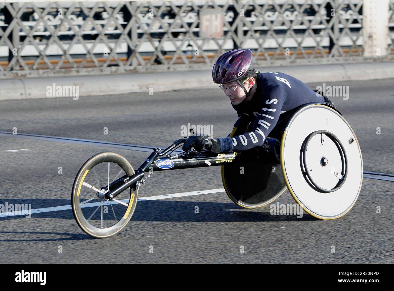 The 2006 Blackmores 'Bridge Run' public marathon in Sydney, Australia ...