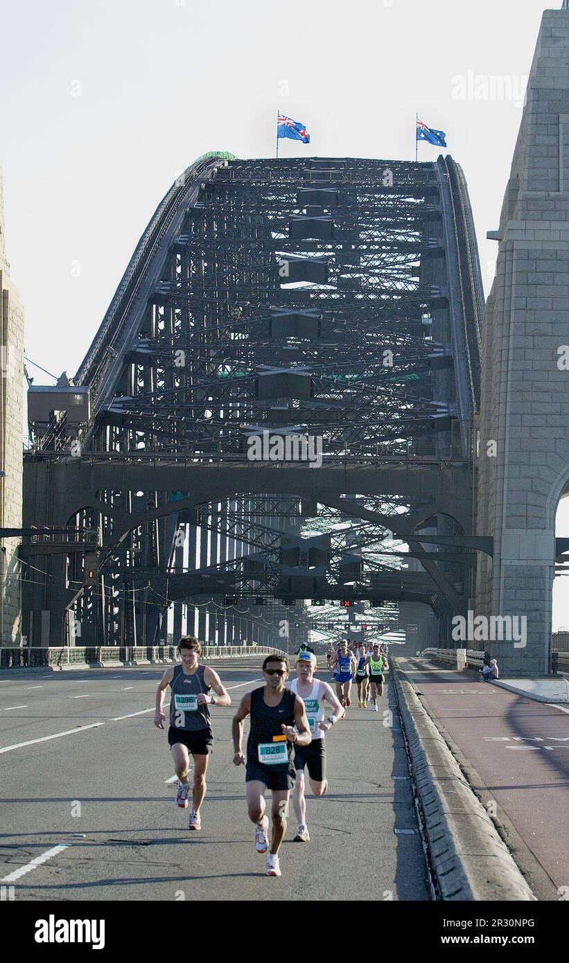 The 2006 Blackmores 'Bridge Run' public marathon in Sydney, Australia ...