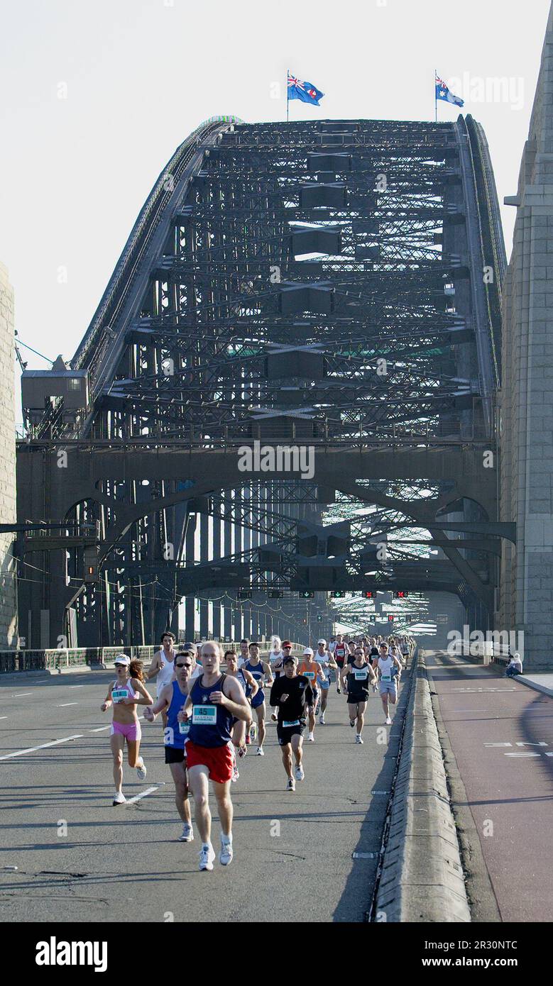 The 2006 Blackmores 'Bridge Run' public marathon in Sydney, Australia ...