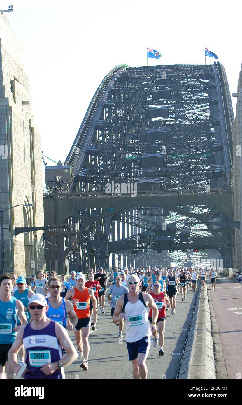 The 2006 Blackmores 'Bridge Run' public marathon in Sydney, Australia ...