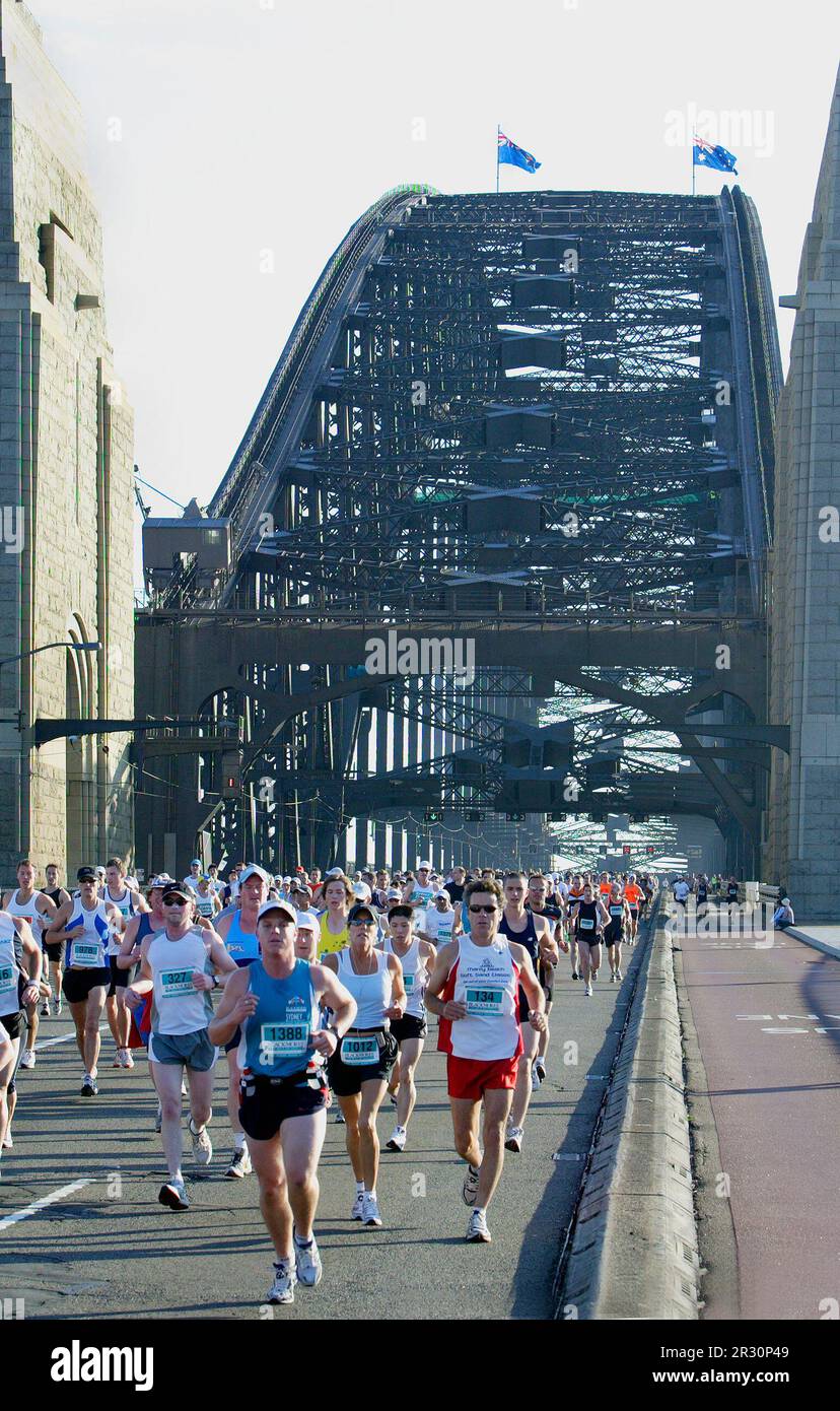 The 2006 Blackmores 'Bridge Run' public marathon in Sydney, Australia ...